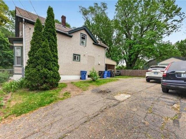 house with 4 bedroom, Cranston RI ES104608254