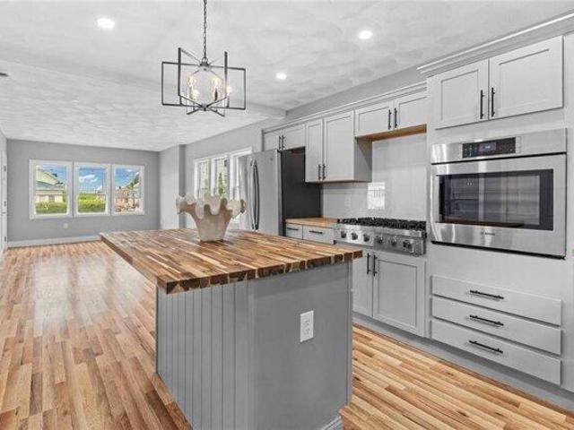 house with 4 bedroom, Cranston RI ES104853352