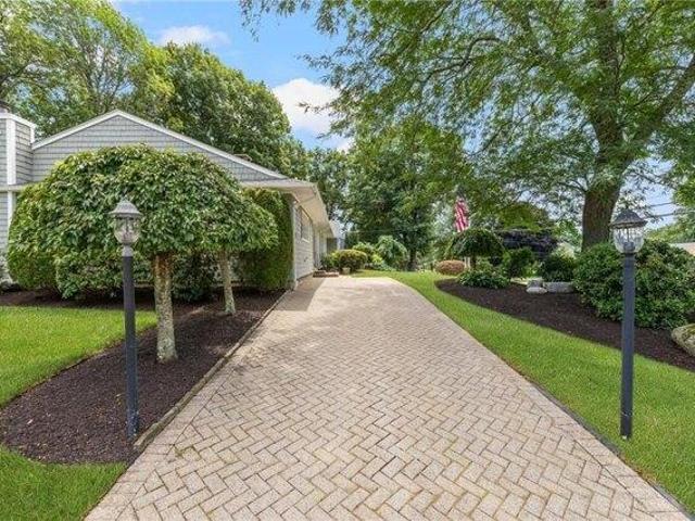 house with 4 bedroom, Cranston RI ES105080488