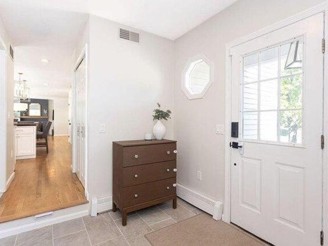 house with 4 bedroom, Cranston RI ES105094747