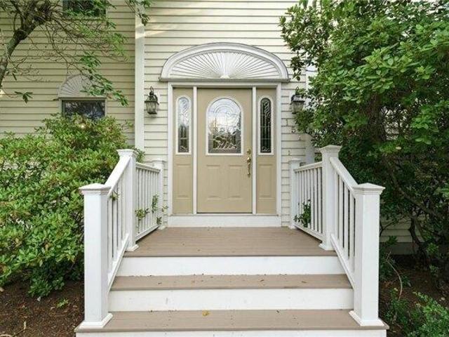 house with 4 bedroom, Cranston RI ES105114574