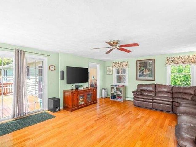 house with 4 bedroom, Cranston RI ES105125097