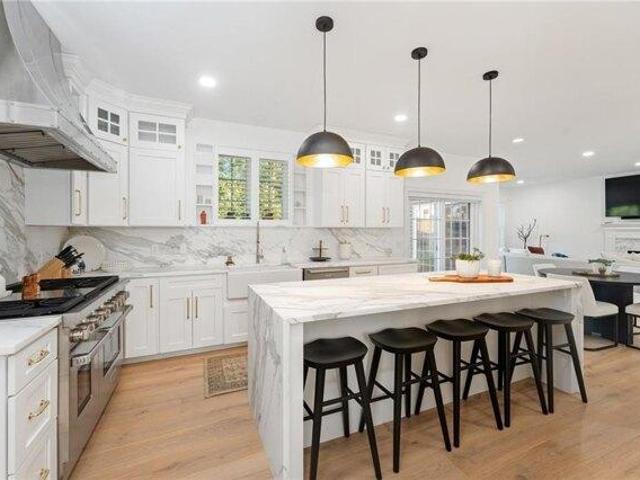 house with 4 bedroom, Cumberland RI DLS101629327