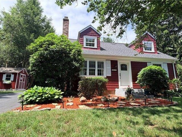 house with 4 bedroom, Cumberland RI DS104114499