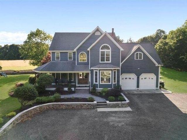 house with 4 bedroom, Cumberland RI DS104445101