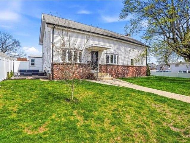 house with 4 bedroom, Cumberland RI DS102061843