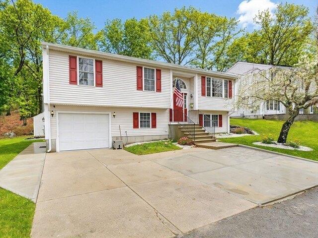 house with 4 bedroom, Cumberland RI DS102282017