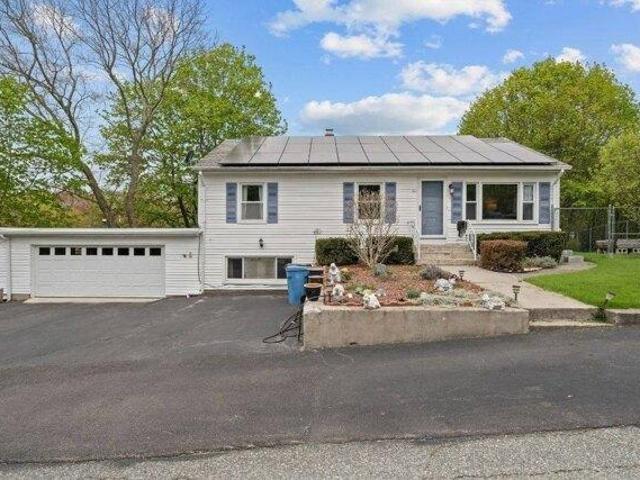 house with 4 bedroom, Cumberland RI DS102315070