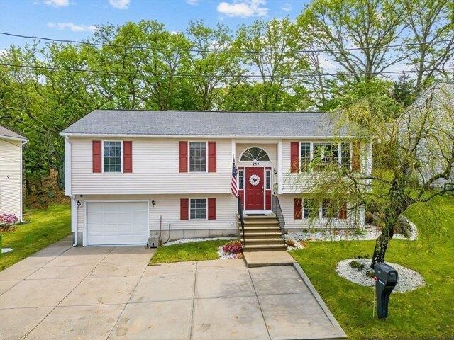 house with 4 bedroom, Cumberland RI DS102860948