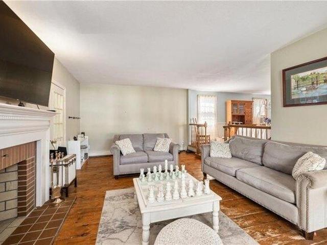 house with 4 bedroom, Cumberland RI DS103967100