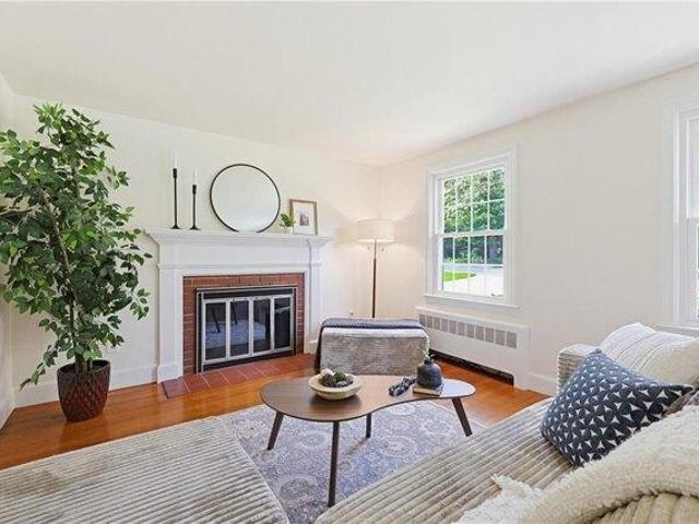 house with 4 bedroom, Cumberland RI ES104479186