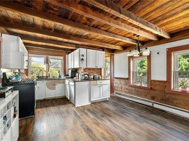 house with 4 bedroom, Cumberland RI ES104848176