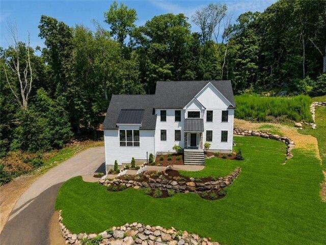 house with 4 bedroom, Cumberland RI ES104848483
