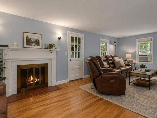 house with 4 bedroom, Cumberland RI ES104850440