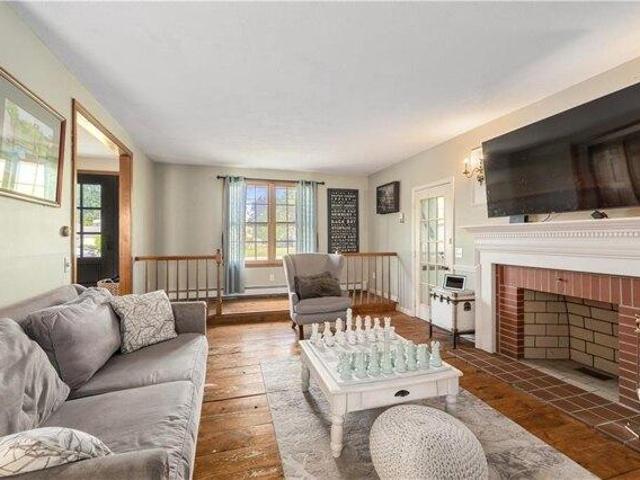 house with 4 bedroom, Cumberland RI ES105081076