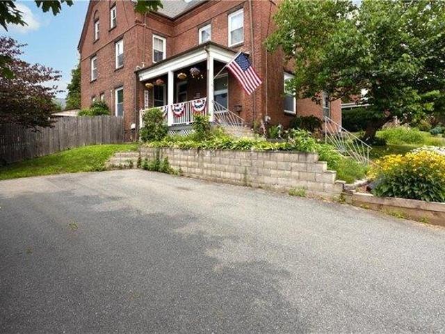 house with 4 bedroom, Cumberland RI ES105095193