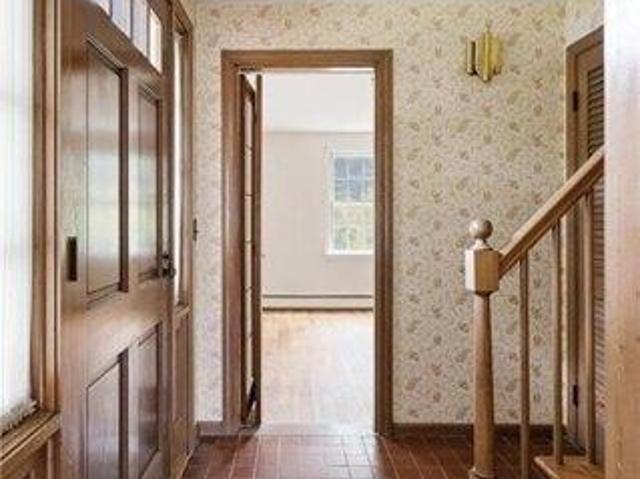house with 4 bedroom, Cumberland RI ES105096338