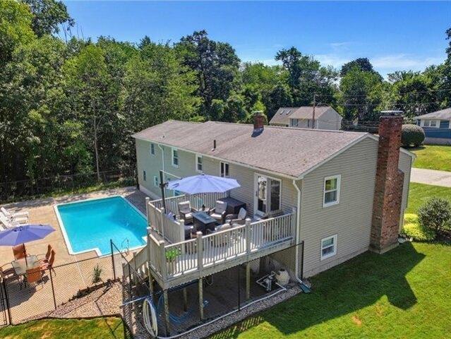 house with 4 bedroom, Cumberland RI ES105093263