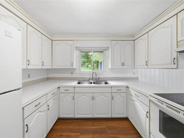 house with 4 bedroom, Cumberland RI ES105115180