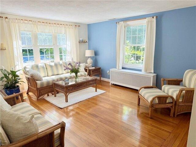 house with 4 bedroom, Cumberland RI ES105143743
