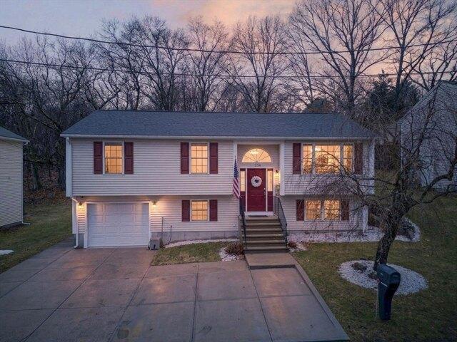 house with 4 bedroom, Cumberland RI ES102860948