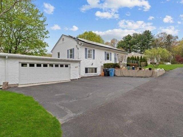 house with 4 bedroom, Cumberland RI ES103101194