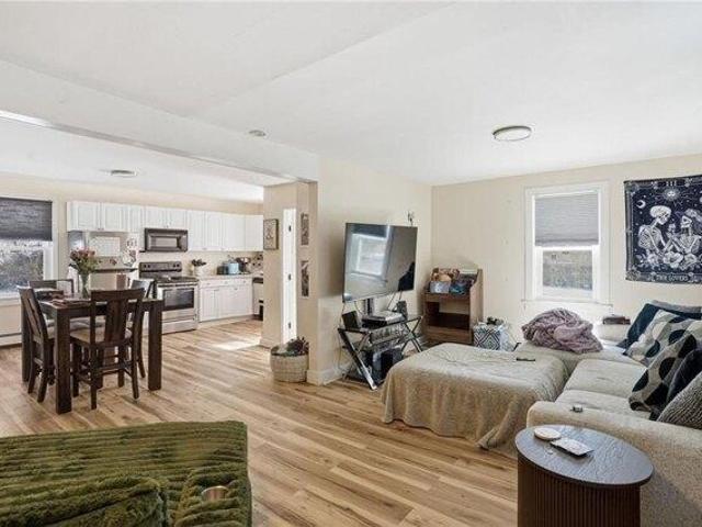 house with 4 bedroom, Cumberland RI ES103495262