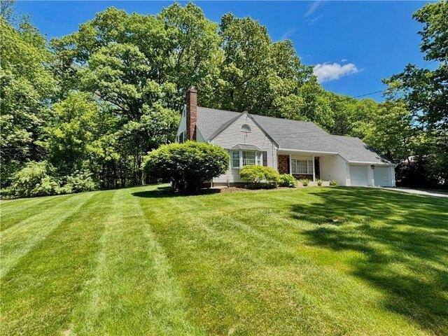 house with 4 bedroom, Cumberland RI ES103495627