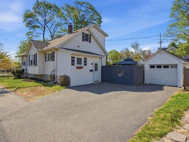 house with 4 bedroom, Danvers MA DLS102800170