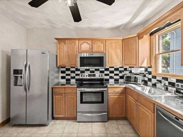 house with 4 bedroom, Danvers MA ES105095207