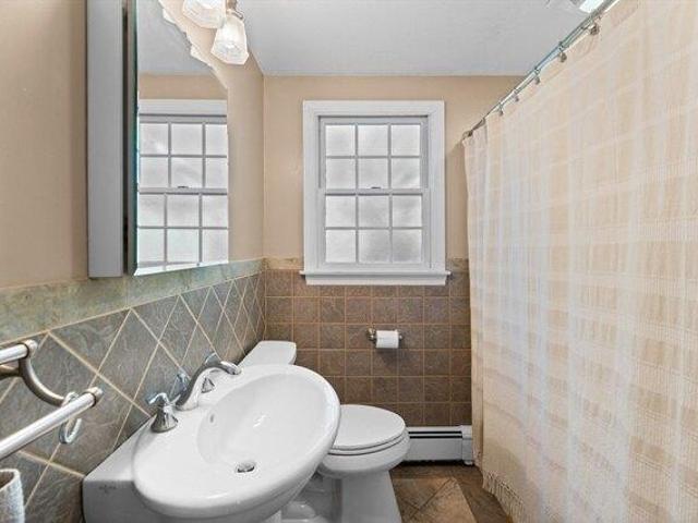 house with 4 bedroom, Danvers MA ES105143895