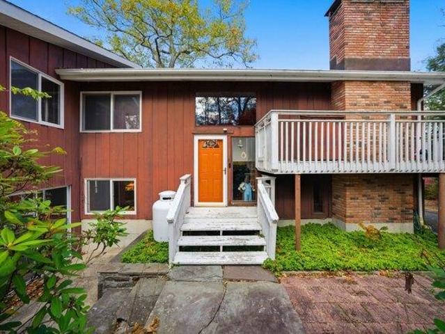 house with 4 bedroom, Danbury CT DLS101657220