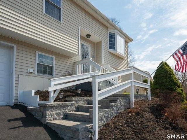 house with 4 bedroom, Danbury CT DLS101661077
