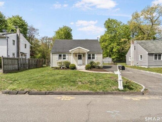 house with 4 bedroom, Danbury CT DLS101998308