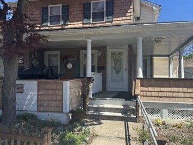 house with 4 bedroom, Danbury CT DLS102255004