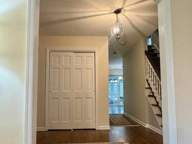 house with 4 bedroom, Danbury CT DLS102443828