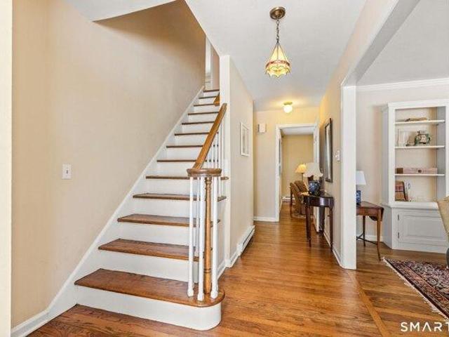 house with 4 bedroom, Danbury CT DLS102585651