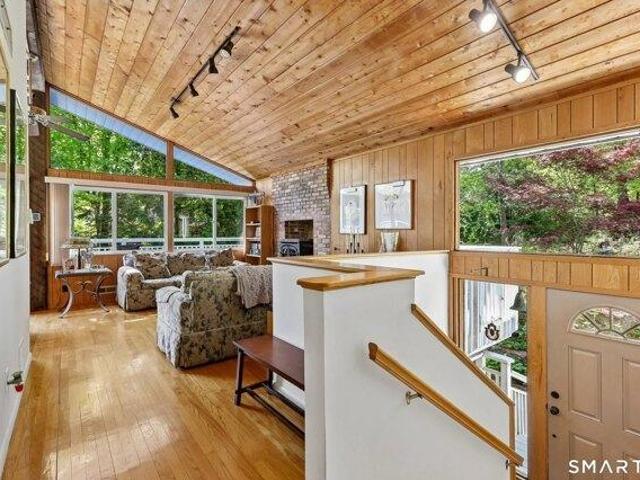 house with 4 bedroom, Danbury CT DLS102779452
