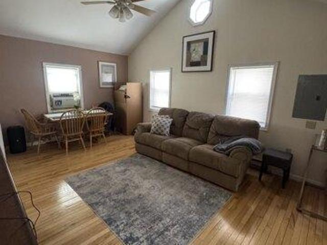house with 4 bedroom, Danbury CT DS104299900