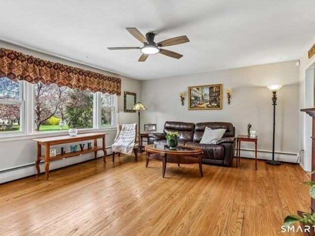 house with 4 bedroom, Danbury CT DS103069290