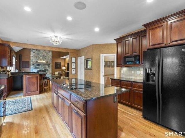 house with 4 bedroom, Danbury CT ES104149325