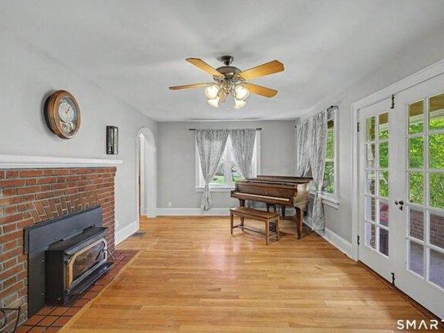 house with 4 bedroom, Danbury CT ES104151195