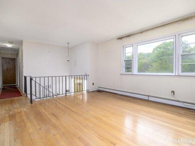 house with 4 bedroom, Danbury CT ES104153630
