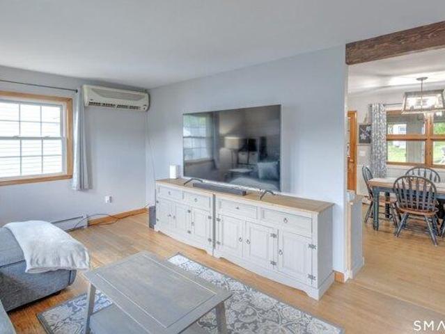 house with 4 bedroom, Danbury CT ES104191332