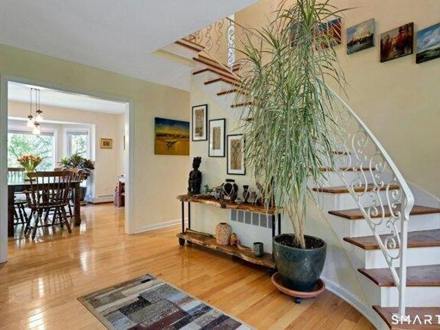 house with 4 bedroom, Danbury CT ES104237127