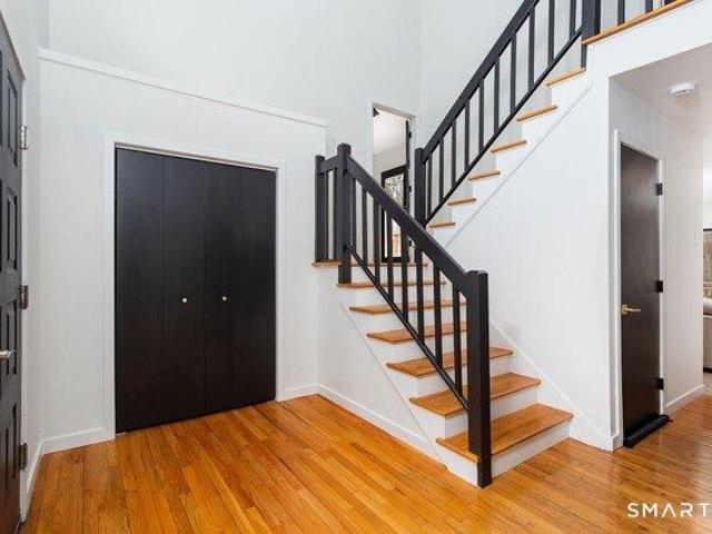 house with 4 bedroom, Danbury CT ES104297801