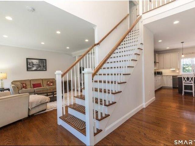 house with 4 bedroom, Danbury CT ES104849864
