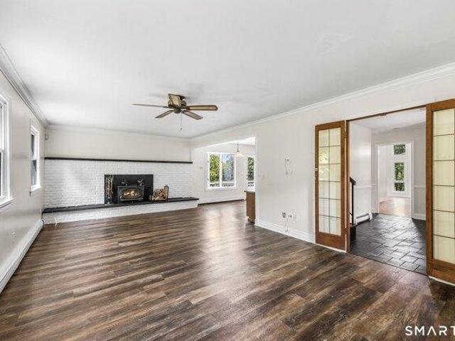 house with 4 bedroom, Danbury CT ES105125495