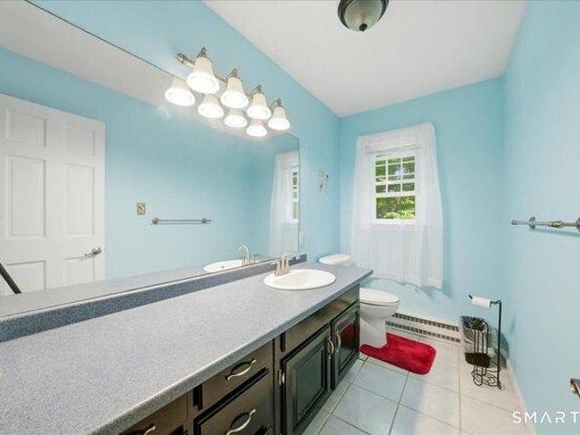 house with 4 bedroom, Danbury CT ES105156503