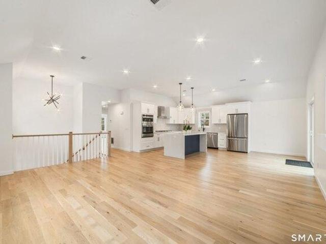 house with 4 bedroom, Danbury CT ES103070565